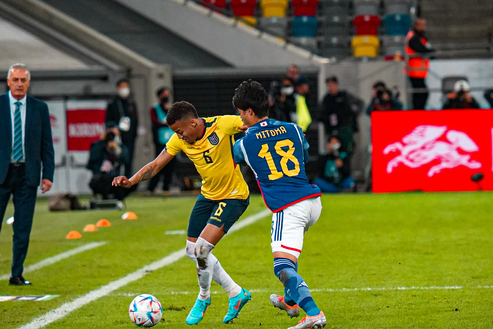 ¡La Tri concluyó su gira europea en medio de un respaldo conmovedor en Düsseldorf! – FEF ...